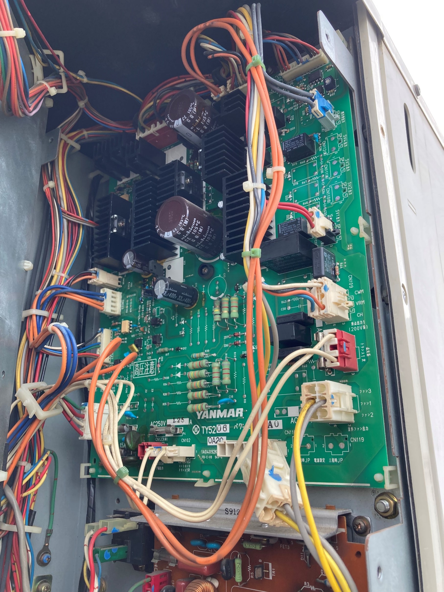 【業務用】大阪市邸宅 ヤンマーGHP（ガスヒーポン）「E0」室外機パワーユニット交換 - 大阪の設備工事ならミヨシテック