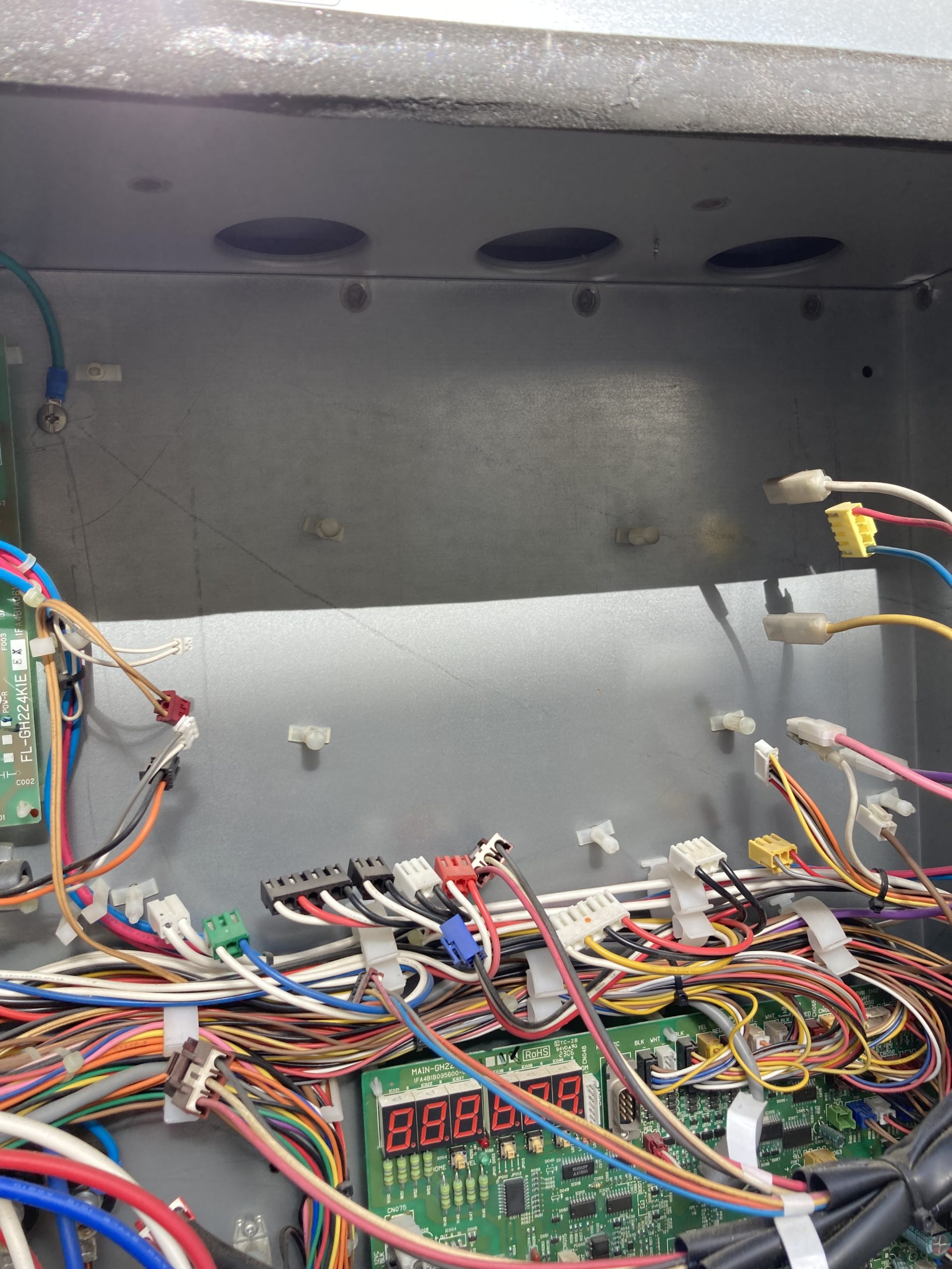 【業務用】箕面市大学様 パナソニックGHP（ガスヒーポン）「P04」室外機パワー基板交換作業 - 大阪の設備工事ならミヨシテック